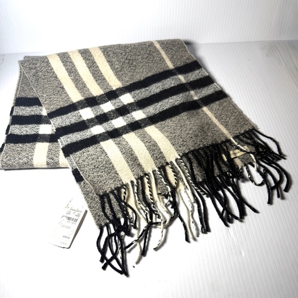 Burberry | Accessories | Burberry Cashmere Gray Traditional Textured ...